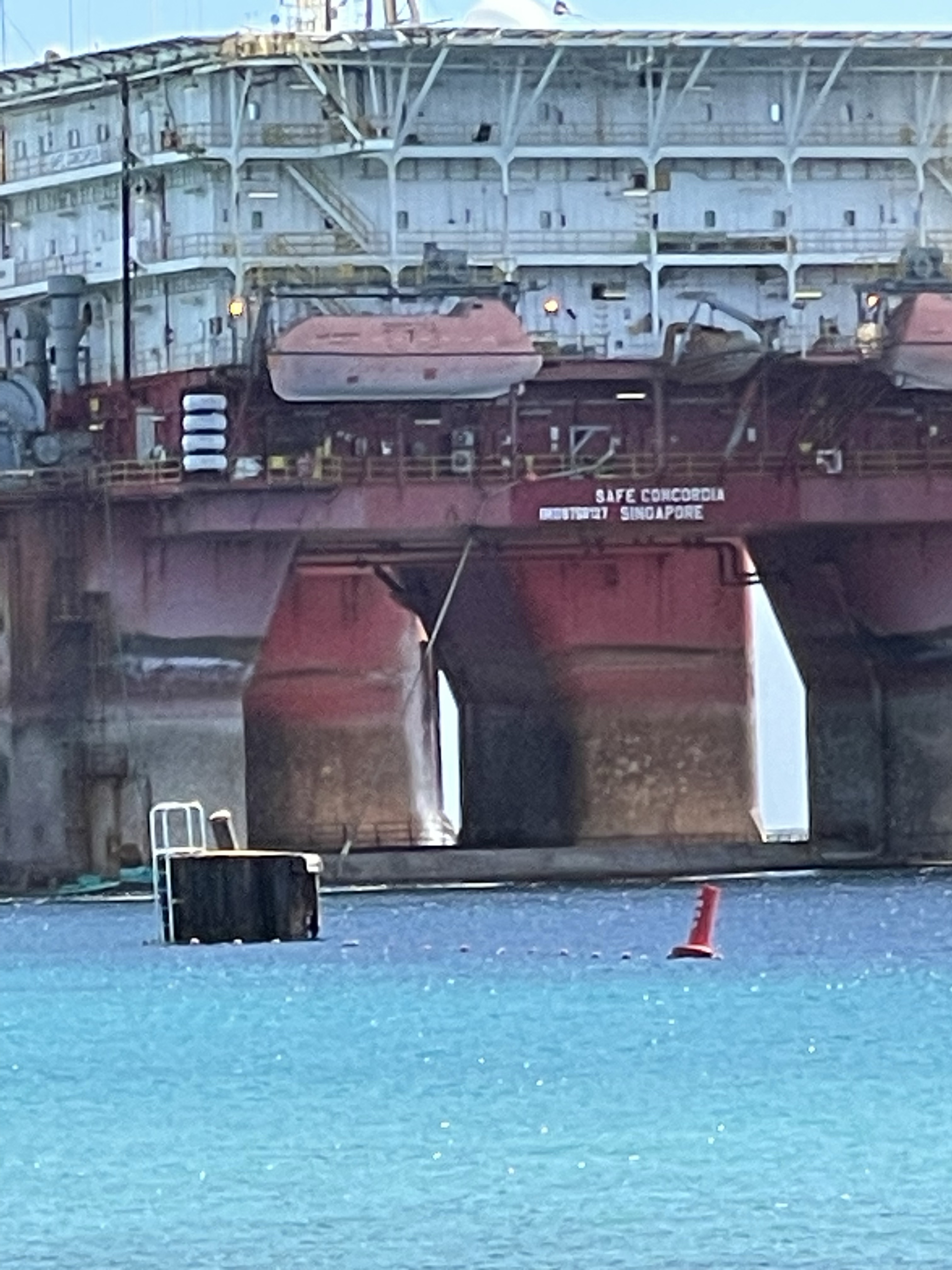 Oil rig – DrAiLs WoRld